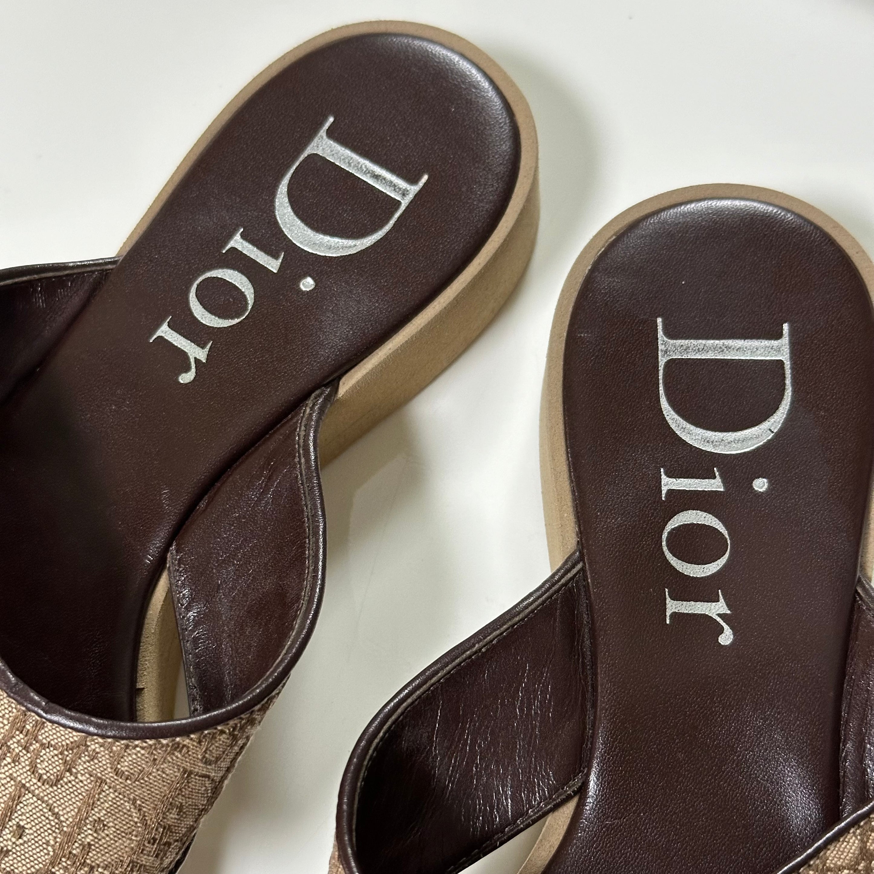 CHRISTIAN DIOR Spring Summer 2005 Trotter Flip-Flop Sandals – 24/7 archives