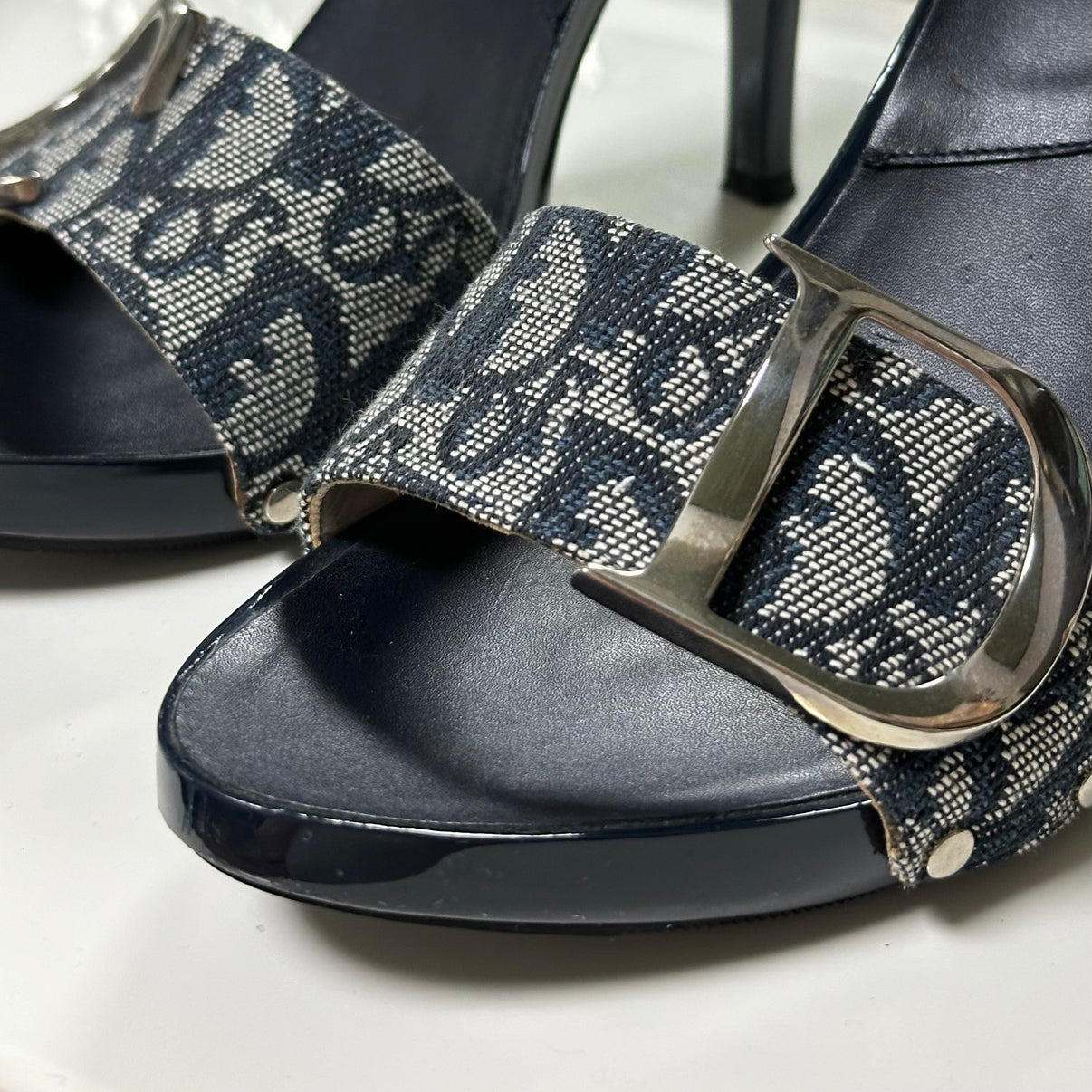 CHRISTIAN DIOR Spring Summer 2001 CD Logo Trotter Sandals – 24/7 archives