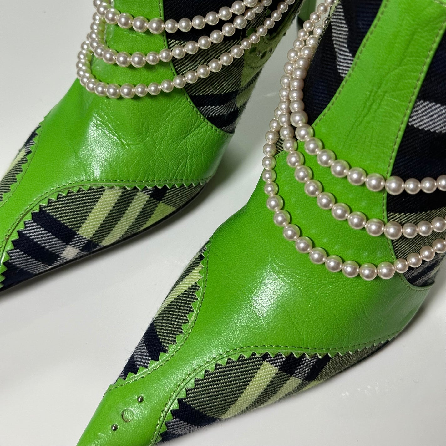 CHRISTIAN DIOR Spring Summer 2004 D'Trick Check Pearl Embellished Poin ...
