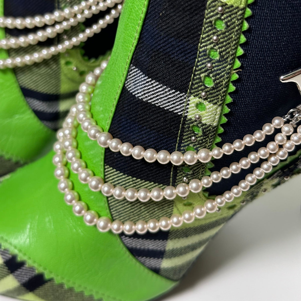 CHRISTIAN DIOR Spring Summer 2004 D'Trick Check Pearl Embellished Poin ...