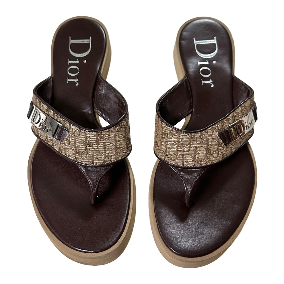 CHRISTIAN DIOR Spring Summer 2005 Trotter Flip-Flop Sandals – 24/7 archives